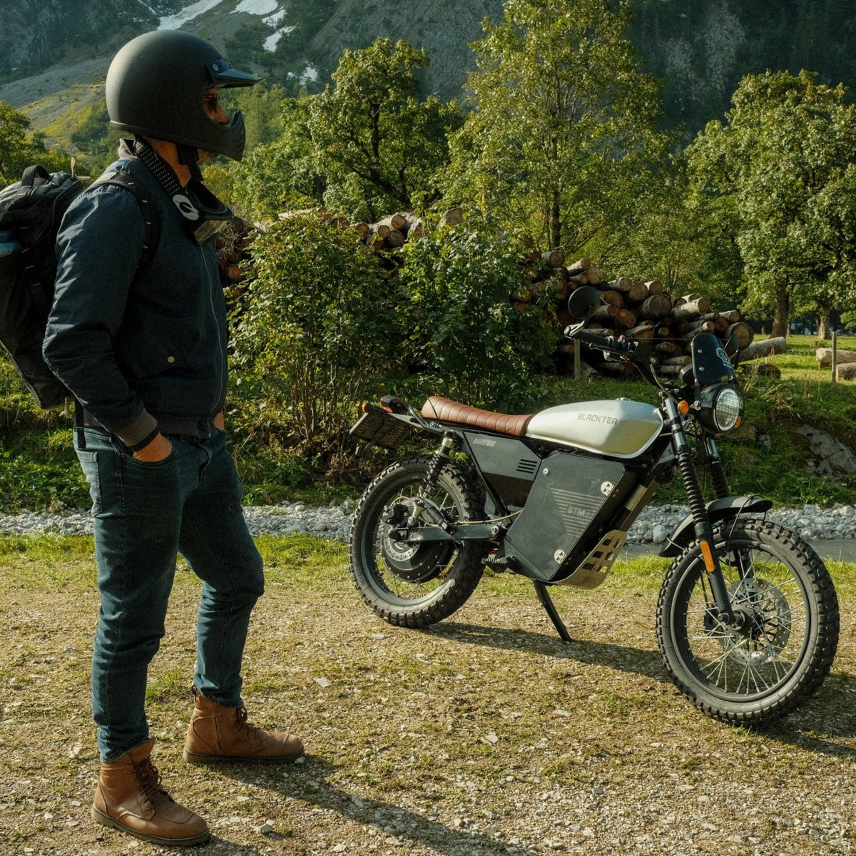 Elektromotorrad mit 6,6-kW-Schnellader – Black Tea Motorbikes